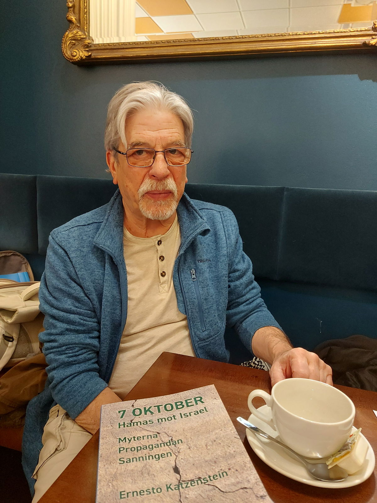 Parabol | Han skrev bok om den 7 oktober